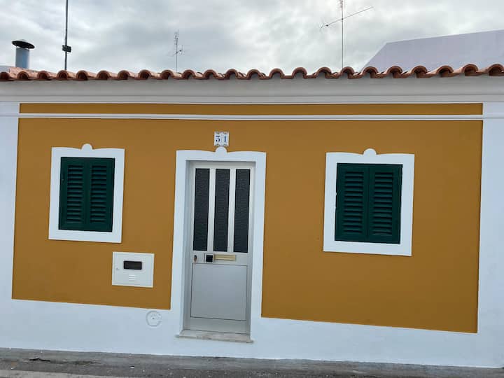 Casinha Amarela - Mora, Portugal