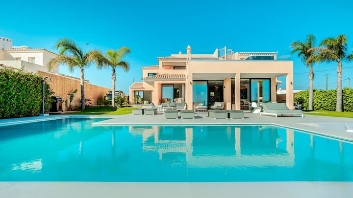 Coastal Villa In Albufeira With Pool And Jacuzzi - Albufeira