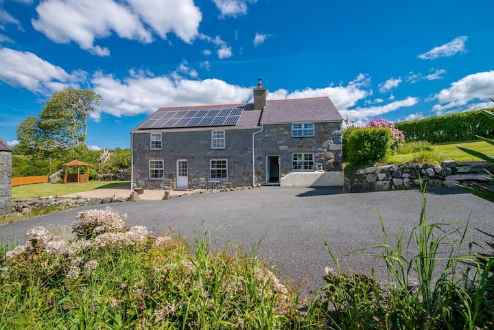 Hendre | Traditional Farmhouse - Criccieth