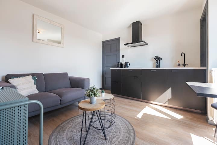 Joy At The Beach Seashell Close To The Beach And - Zandvoort