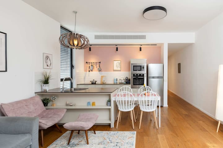 Premium Beach Getaway | Steps From Carmel Market! - Tel Aviv-Yafo