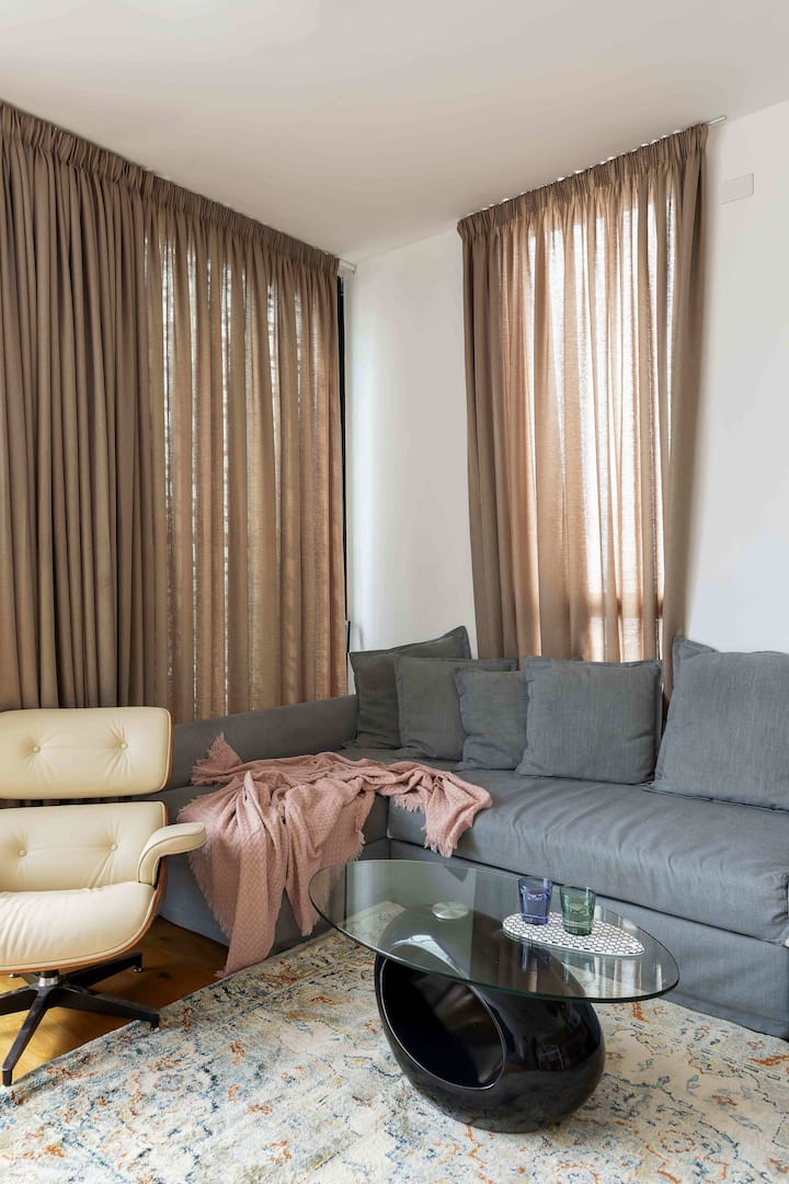 Premium Beach Getaway | Steps From Carmel Market! - Tel-Aviv