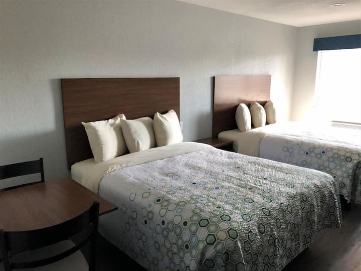 3 Clean Rooms Perfect For Exploring San Antonio - San Antonio, TX