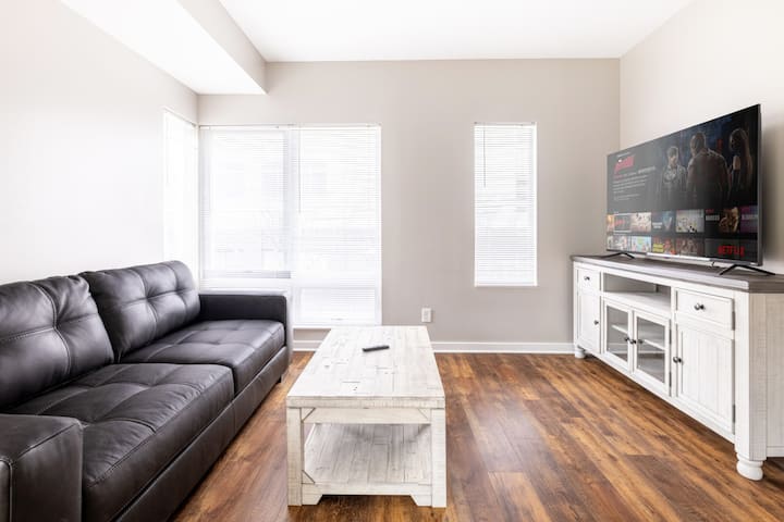 Luxury Downtown Townhome W/ Private Garage Unit 3 - Cleveland Browns Stadium