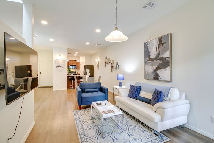 3 Mi To Old Town: Albuquerque Townhome W/ Yard! - Albuquerque, NM