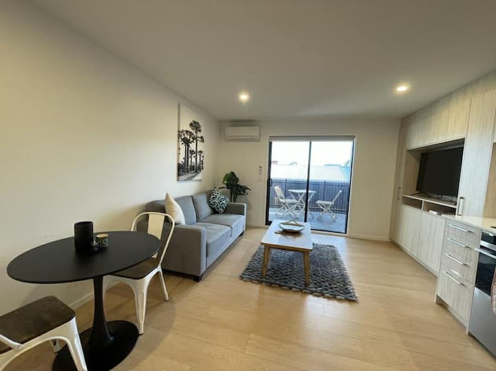 Stylish 1br Retreat On Ferry Road - Christchurch