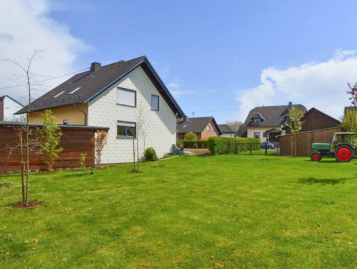 Maison De Vacances Spacieuse Avec Grand Jardin - Kastellaun