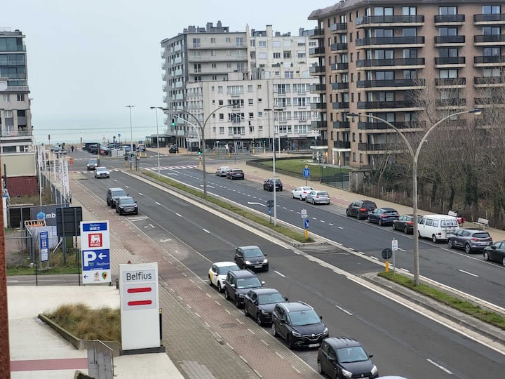 Spacious Apartment With Large Terrace & Parking - Oostende