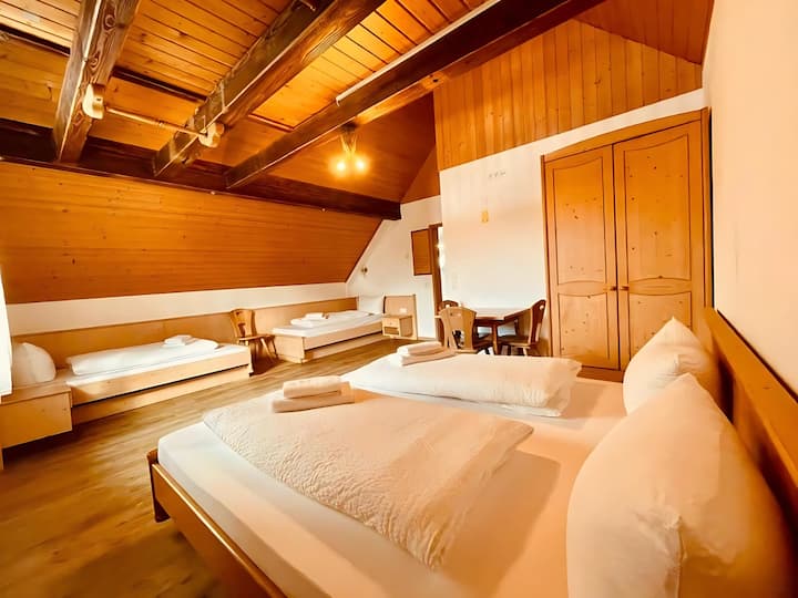 Vierbettzimmer-eigenes Badezimmer - Rust