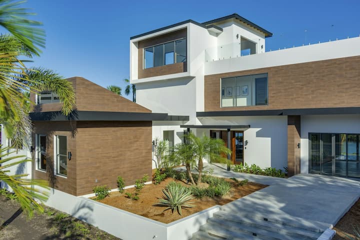 4-br Villa With Infinity Pool, Waterfall & Lagoon - Belice