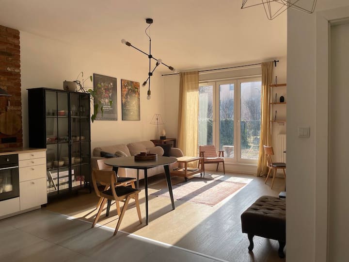Elegant Riverside Flat + Garden - Krakow