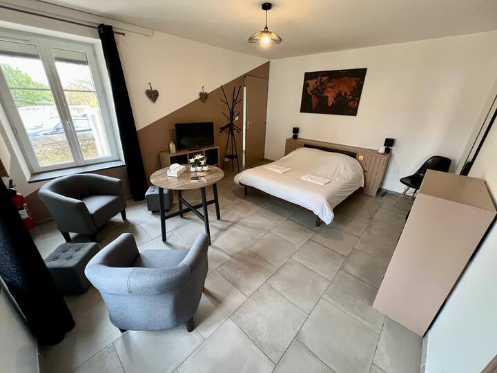 Chambre Avec Salle De Bain Privative - Lussac-les-Châteaux