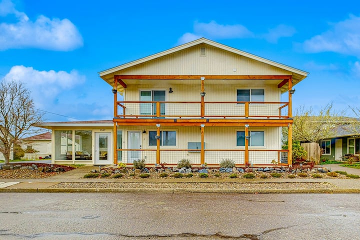 2 Br Condo With River Views, Wifi, Washer/dryer - Florence, OR