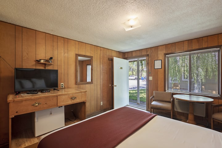 A Peaceful Stay | Cozy Studio At Birch Glen Lodge - Cascade, ID