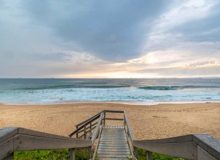 Modern Eclectic 3 Br | Ocean View | Beachfront - eMdloti
