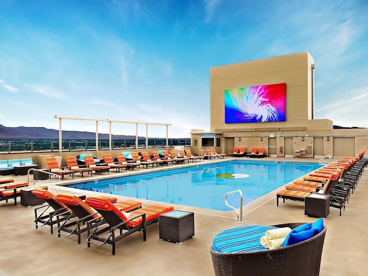 Elevate 2 Queens, 4 Units, The Strat Hotel - Las Vegas, NV