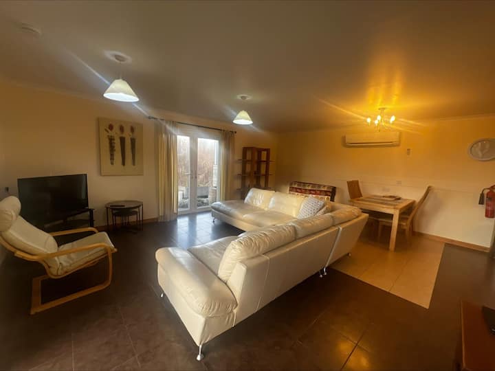 Wayward Apartment, Kirkwall - Or00447f - Kirkwall