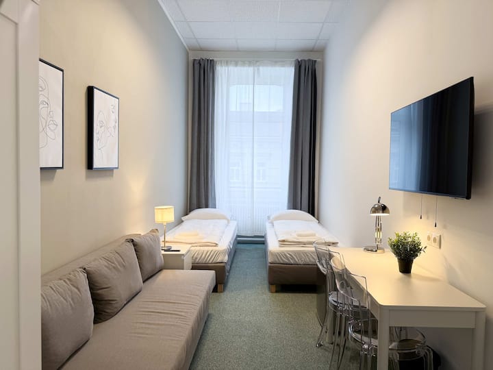 Stay At 140: Triple Bedroom With Shared Bathroom - Vienne