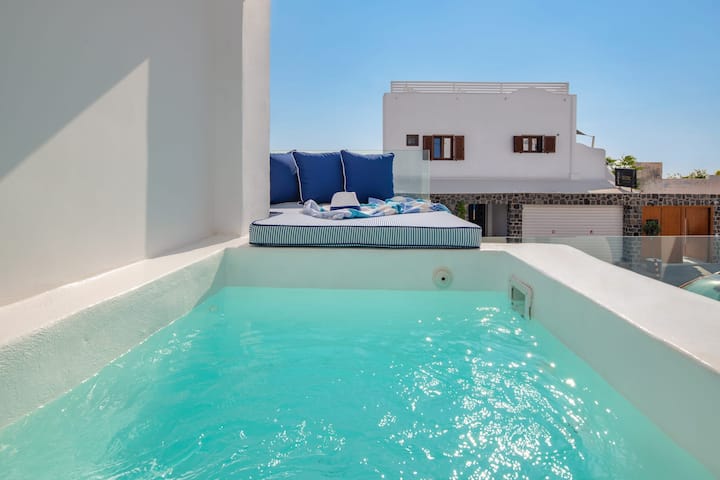 Harmony Suites - Deluxe Suite - Private Hot-tub - Szantorini