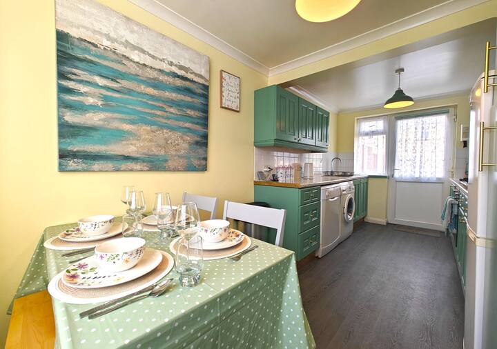 April Cottage - Sandown - Steephill Cove Beach