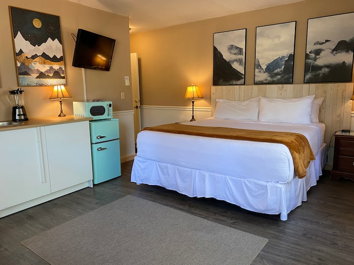 Downtown + No Cleaning Fee + Hot Breakfast - Mammoth Lakes, CA