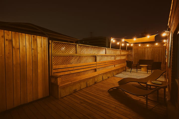 Queen Mary Event Space Loft + 5br Rooftop Terrace - Montréal, QC