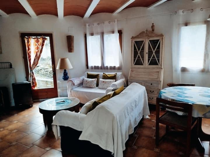 Casa Amb Encant I Una àMplia Sortida Al Jardí - Cadaqués