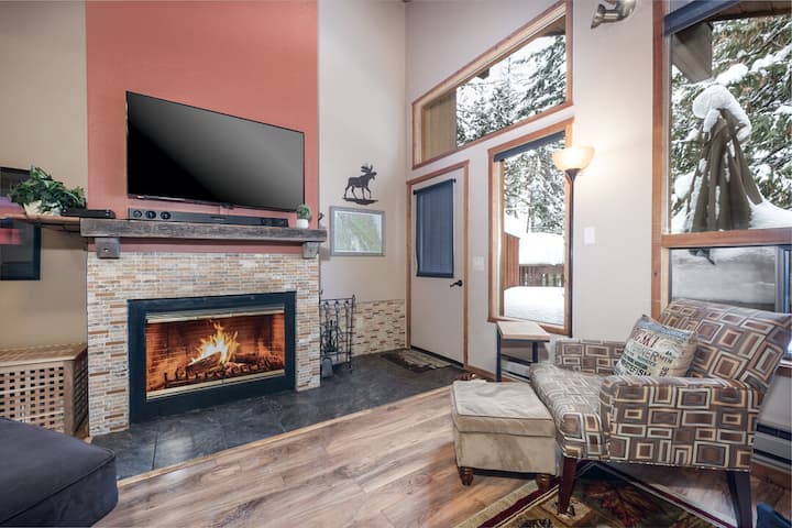 New! Lake Access, Pools/hot Tub & Ski Proximity - Whitefish, MT