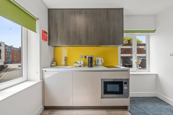 Elegant Coventry Studio • Prime Location • Parking - Coventry