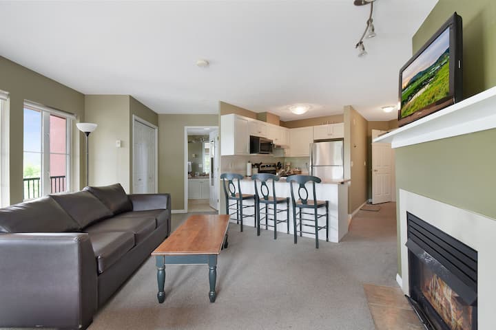 Classic Studio: Full Kitchen With Wraparound Deck - 212a - Kelowna