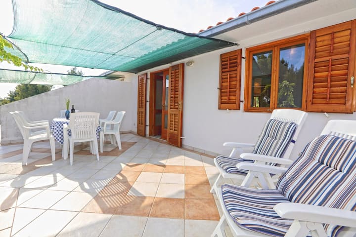 Appartement Josip (102081-a6) - Jelsa