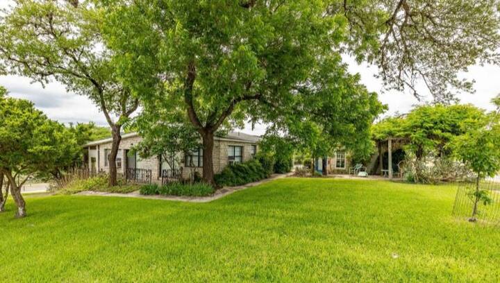 The River Oaks Lodge Guest Houses - River House 2/1, Ivy 2/1 - Hunt, TX