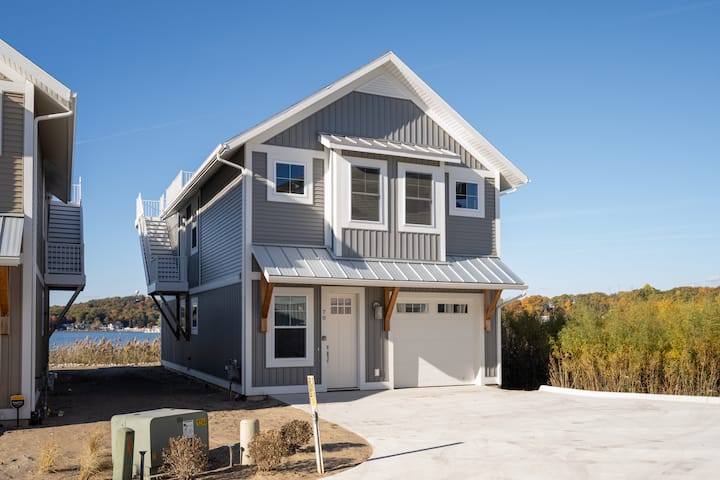 Luxury Condo In Douglas W/water Views - Saugatuck, MI
