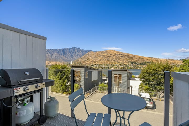 2 Bedroom Lake & Mountain View Oasis Apartment - Queenstown