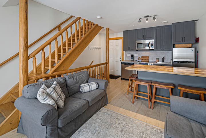 The Whitetail | Private Hot Tub & Ski In/ski Out - Big White Ski Resort, BC