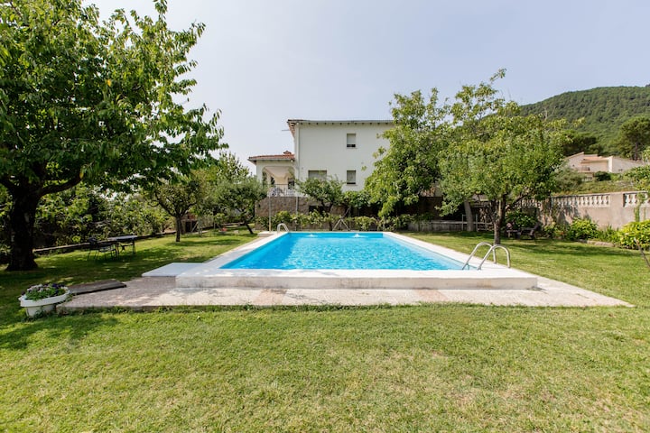 Conjunto Completo, 2 Chalets Con Piscina, Barbacoa - Piedralaves