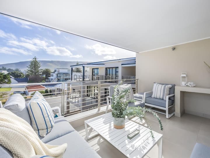 Two Bed Pool View Superior 306 - 허머너스