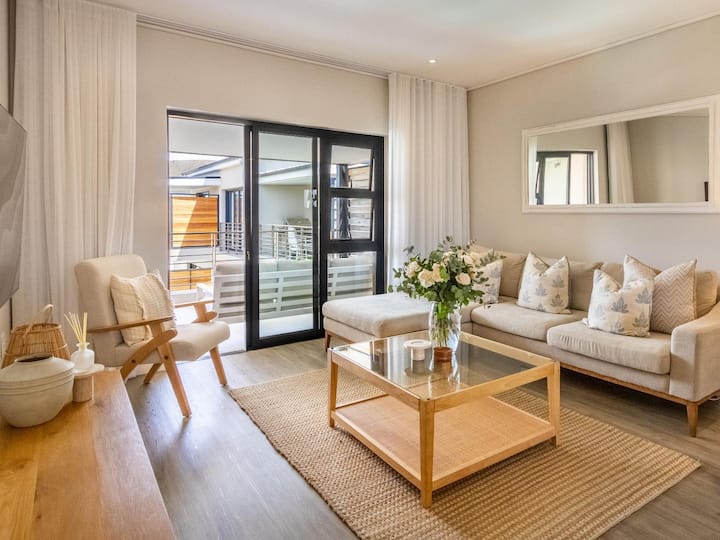 Two Bed Pool View Delux 307 - Hermanus