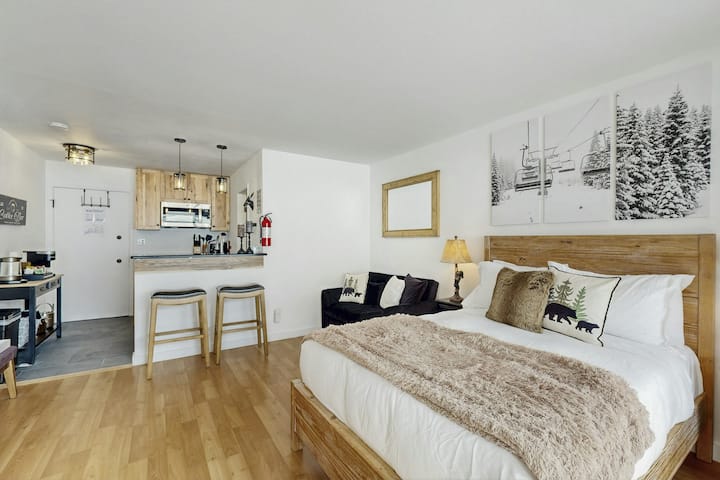 Studio W/ Kitchenette, Deck, & Nearby Activities - Donner Memorial State Park, Truckee