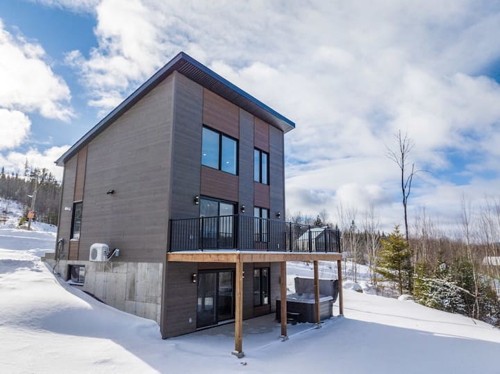 Le Skylodge | Spa & Vue Au Sommet - Québec