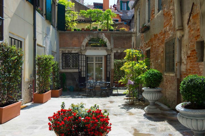 Acqua Alta Apartment - Venice