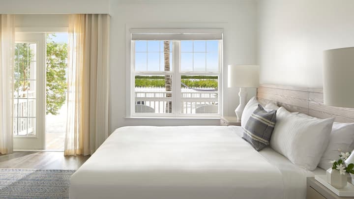 3br Unit, Onsite Pools & Poolside Bar In Key West! - Key West, FL