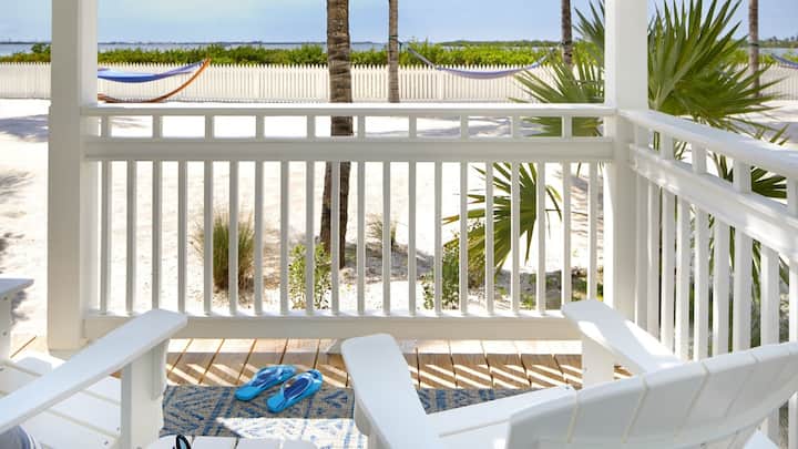 Tropics Escape, Beachfront Location, Shuttle, Pool - Key West, FL
