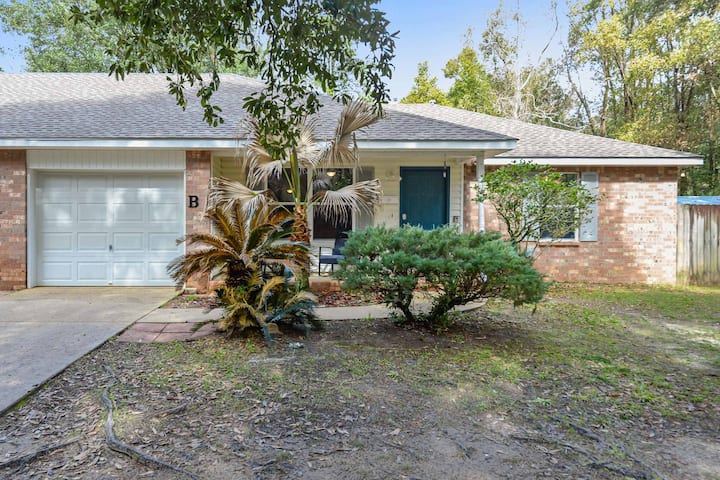 Sunset Getaway: Spacious Retreat Near Beaches & Lo - Gulfport, MS