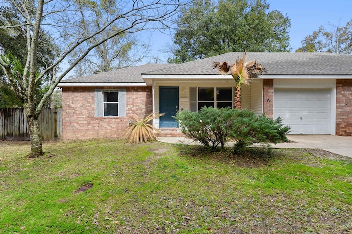 Ocean Breeze: A Relaxing Coastal Getaway Near Top - Gulfport, MS