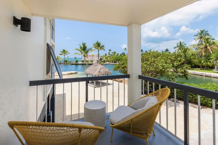 Scenic Beachfront Resort | Suite W/ Living Area - Islamorada, FL