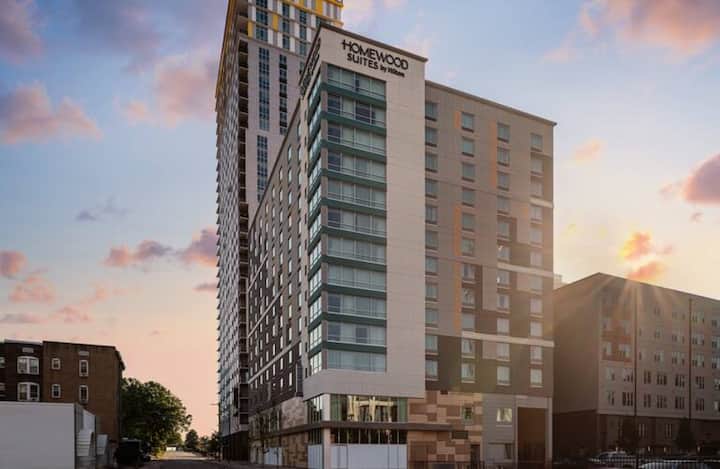 King Suite In Charlotte | Gym. Free Breakfast. Bbq - Charlotte, NC