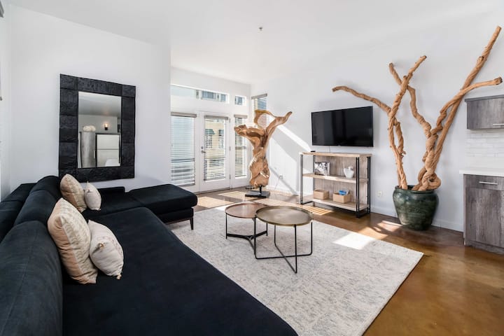 Heart Of Gaslamp | Steps To Petco Park & Nightlife - Coronado, CA