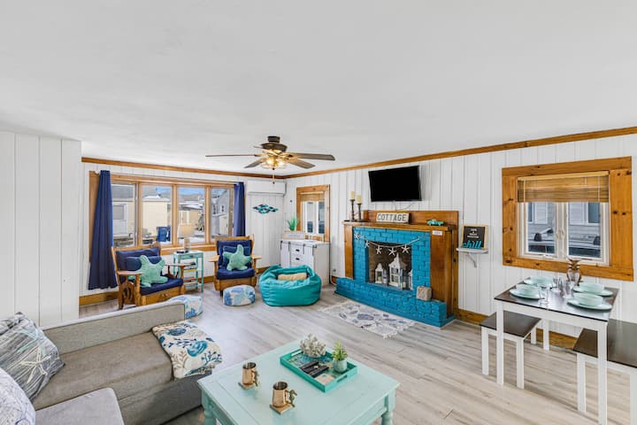 Blue Chill: Near Beach, Ac, Deck, Grill, Cornhole - Hampton