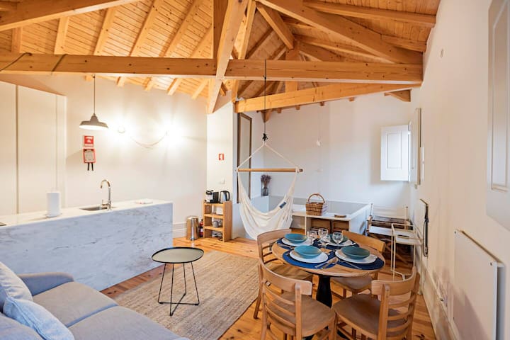 Charming Retreat With Balcony - Valadares